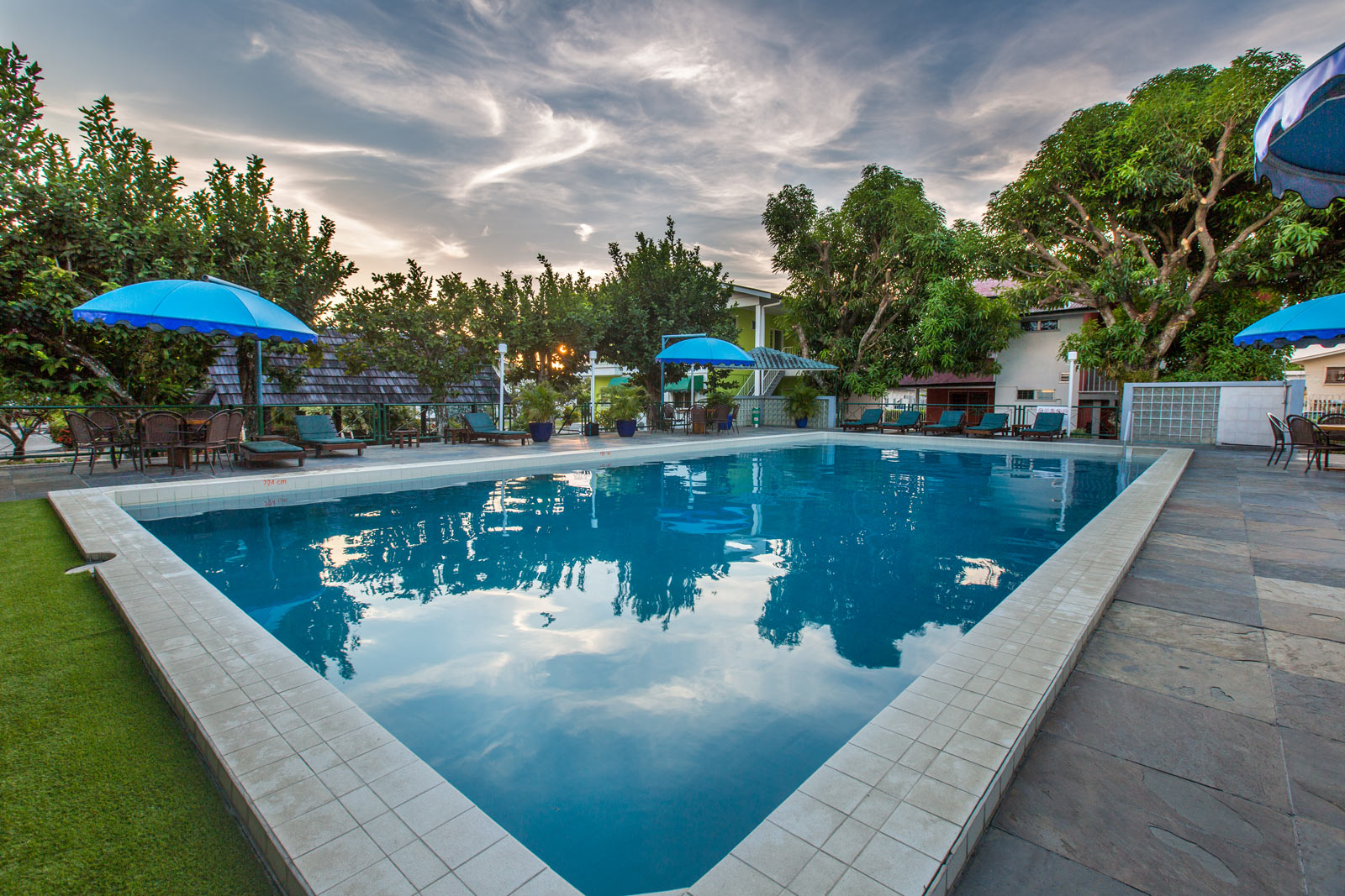 Swimming pool – Residence Inn